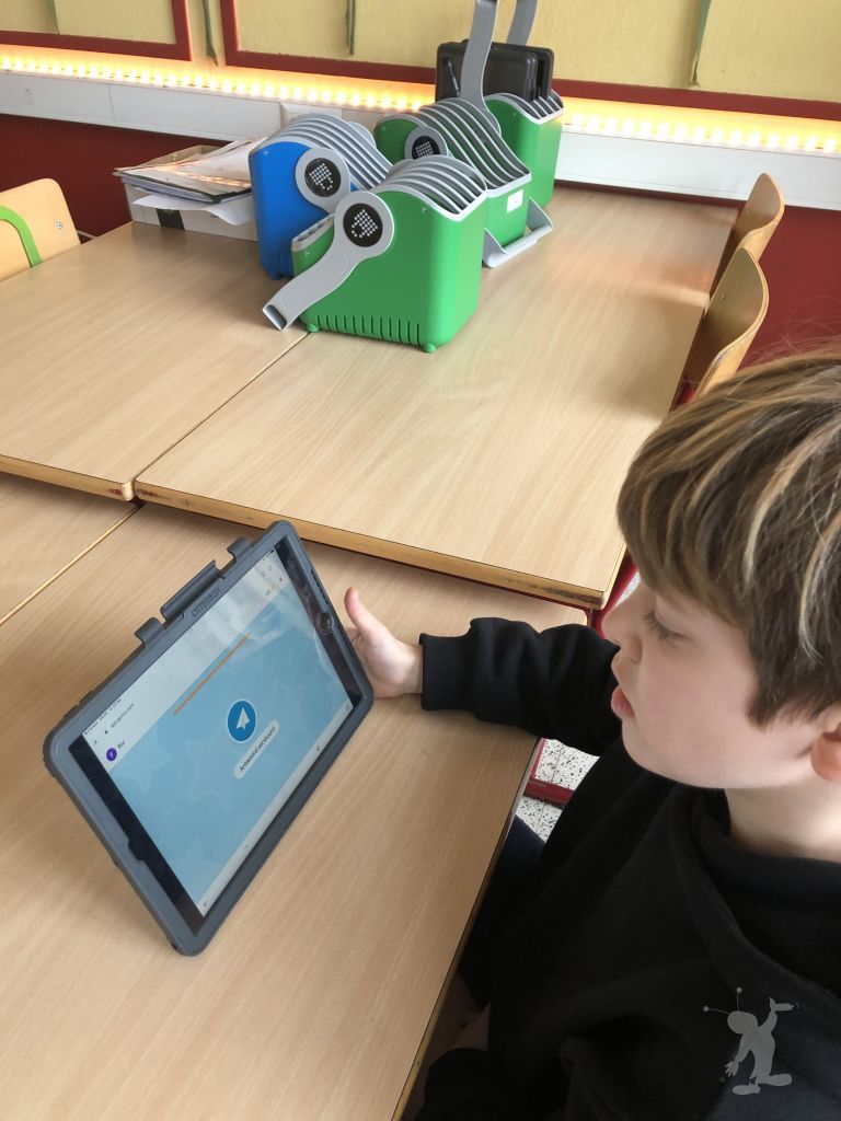 Aan de slag met tablet en smartbord | Vrije Basisschool de Krekel Aan de slag met tablet en smartbord | Vrije Basisschool de Krekel